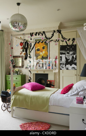 Single four poster bed in teenage girl's bedroom Stock Photo - Alamy