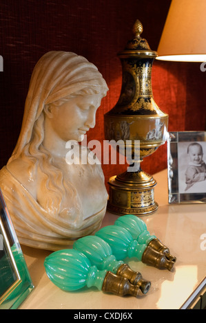 London apartment of designer Emily Todhunter Stock Photo - Alamy