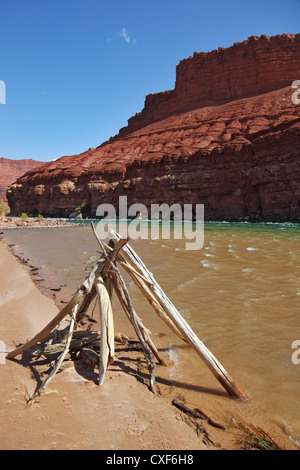 The banks of the Colorado River. The ritual construction of the Navajo ...