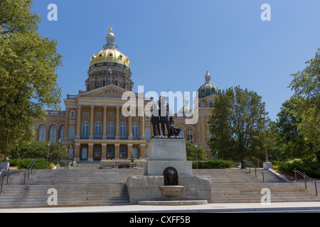 Pioneers of the Territory statue in front of Iowa state capitol ...
