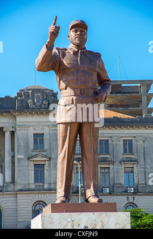 City hall and statue of Michel Samora in Maputo, Mozambique Stock Photo ...