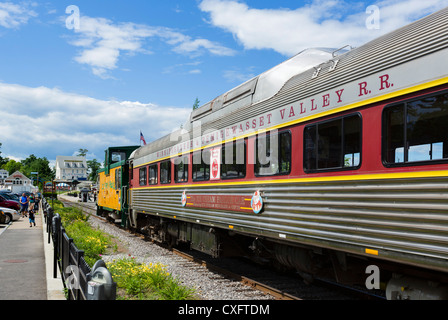 Lakeside train ride in Weirs Beach on Lake Winnipesaukee, Lakes Region ...