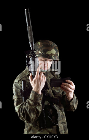 Soldier reloading magazine of m16 Stock Photo - Alamy