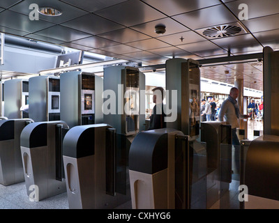 Passport control, security officers, security checks, man, woman ...