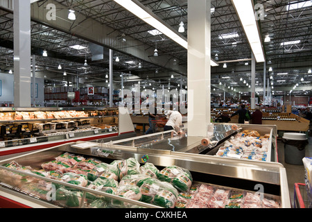 Inside a large Costco club warehouse type department store Stock Photo ...