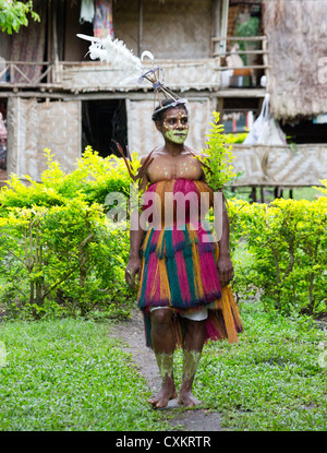 Woman wearing tribal dress and headdress made of moss at the singsing ...