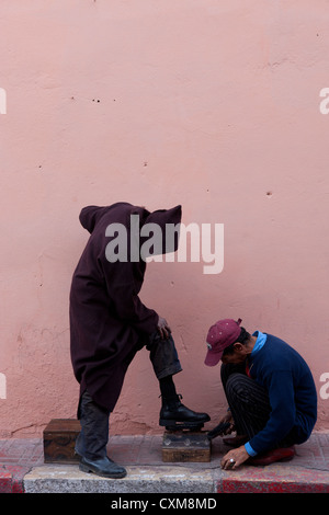 Shoe Shiner, Boot Polisher Stock Photo - Alamy