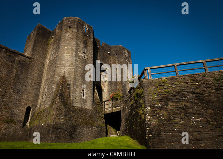 drawbridge and gate entrance to the castle Stock Photo - Alamy