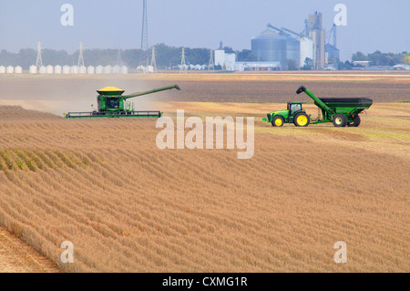 John Deere Tractor pulling Brent Bank Out Wagon, wheat harvest Stock ...