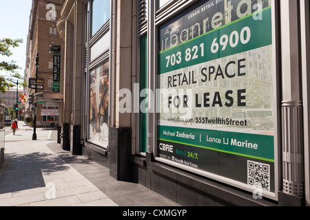 Retail Space for Lease sign Stock Photo - Alamy