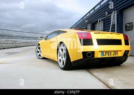 Lamborghini Gallardo in Yellow rear end Stock Photo - Alamy