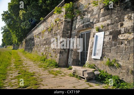Plaque to Karl August Lingner at "Lingnerpfad", path of his work and ...