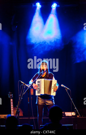Canadian singer songwriter Wendy McNeill, live at the Schueuer concert ...
