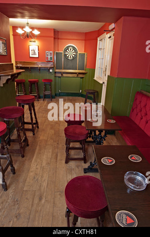 kings arms pub bar Stock Photo - Alamy