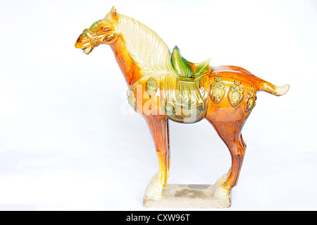 The tri-colored pottery statues of the Tang Dynasty were covered by ...