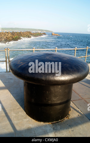 Bollard pull facility at Vizhinjam Harbor Stock Photo - Alamy