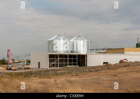 Construction of tanks and warehouses Stock Photo - Alamy