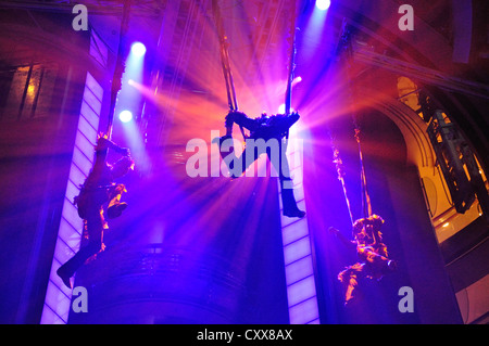 Atrium trapeze show in Royal Caribbean 'Grandeur of the Seas' cruise ...