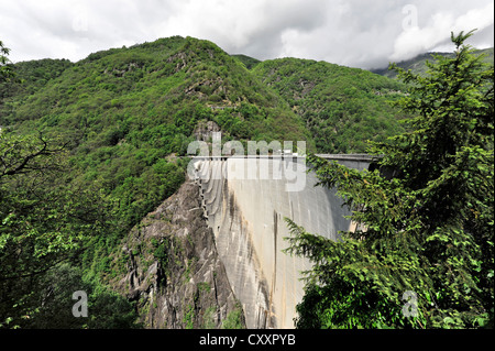Dam of the Verzasca at Vogorno in Valle Verzasca, Ticino, Switzerland ...