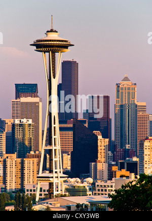 Seattle skyline and space needle vertical Stock Photo - Alamy