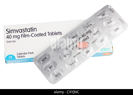 Simvastatin tablets (statins) for cholesterol lowering Stock Photo ...