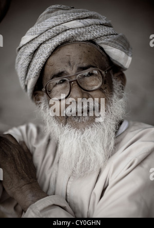 Old Man In Traditional Costum, Sinaw, Oman Stock Photo - Alamy