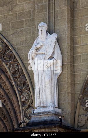 Statues of the Cathedral in Manila, Philippines Stock Photo - Alamy