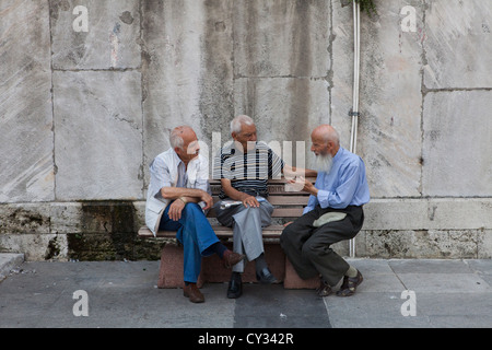 three 3 old men friends talking arguing discuss Stock Photo - Alamy