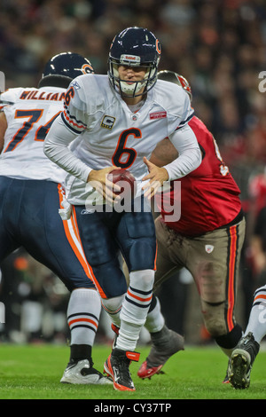 Chicago Bears' Jay Cutler hands off to Garrett Wolfe, Sunday, Sept. 27 ...