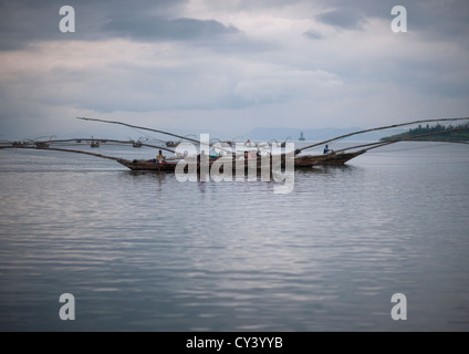 Lake Kivu Traditionnal Boats - Rwanda Stock Photo - Alamy