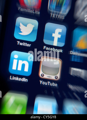 Social media icons on iphone screen Stock Photo - Alamy