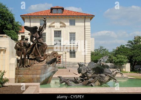 University of Texas at Austin, Littlefield Fountain by Pompeo Coppini ...
