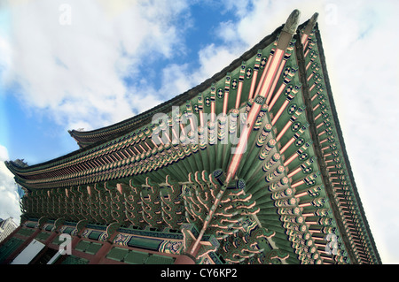 Traditional korean architecture roof eave Stock Photo - Alamy