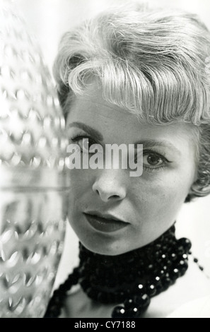 JANET LEIGH (1927-2004) US film actress about 1945 Stock Photo - Alamy