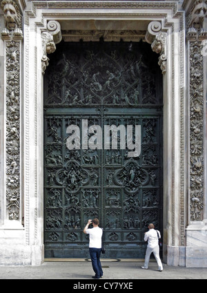 main door of the Cathedral of Milan Stock Photo - Alamy