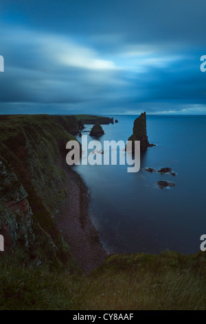 The scenic cliffs and stacks of Duncansby Head, Caithness, Scotland ...