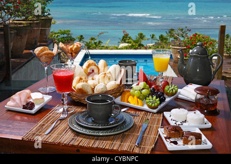 Breakfast on the beach Stock Photo - Alamy