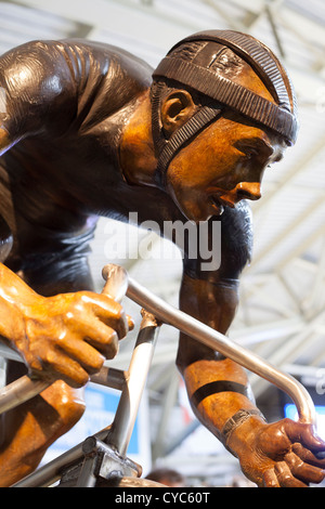 British Champion sprint cyclist Reg Harris, training at the North ...