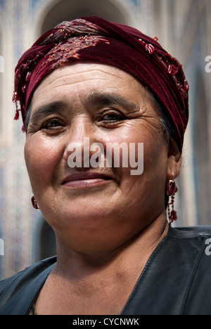 Portrait of Uzbek elder, woman, Samarkand, Uzbekistan Stock Photo - Alamy