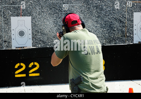 Gunman test firing automatic rifle at the FBI shooting range in Chicago ...