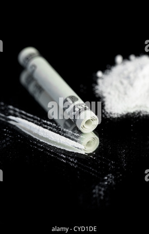 Rolled up note, line of powder Stock Photo - Alamy