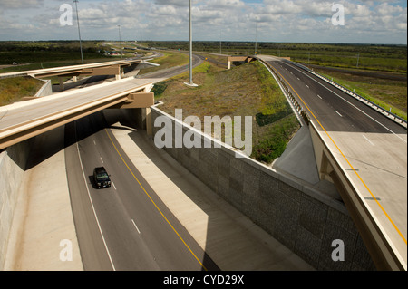 Highway overpass and underpass Stock Photo: 95482498 - Alamy
