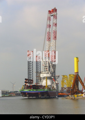 The self-propelled heavy-lift jack-up vessel 'Innovation' has arrived ...