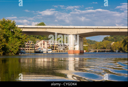 OCCOQUAN, VIRGINIA, USA - Bridge over Occoquon River Stock Photo - Alamy