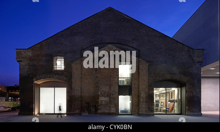 Exterior view of the UAL Central St Martins, CSM University of the ...