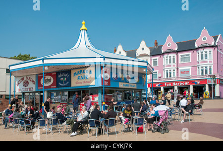 Wales, Barry Island, seaside resort, Boofy's fish & chip shop, cafe ...