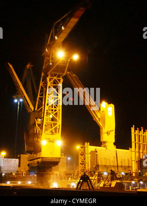Marcor 2 unloading Fernando by night in Rotterdam Stock Photo - Alamy