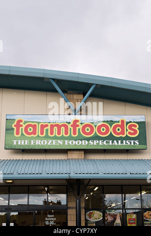 Farmfoods f sign or logo UK Stock Photo - Alamy