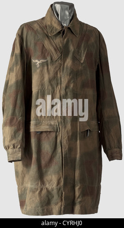 A paratrooper's smock,so-called "Knochensack",3rd model in 'Sumpftarn ...