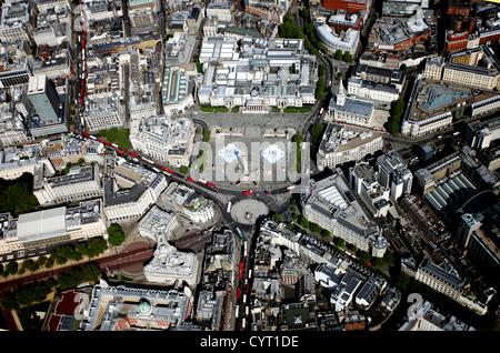Aerial view of Admiralty Arch and Nelson's Column in Trafalgar Square ...